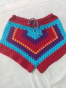 Shorts Coloridos em Crochê: Conheça e Se Inspire